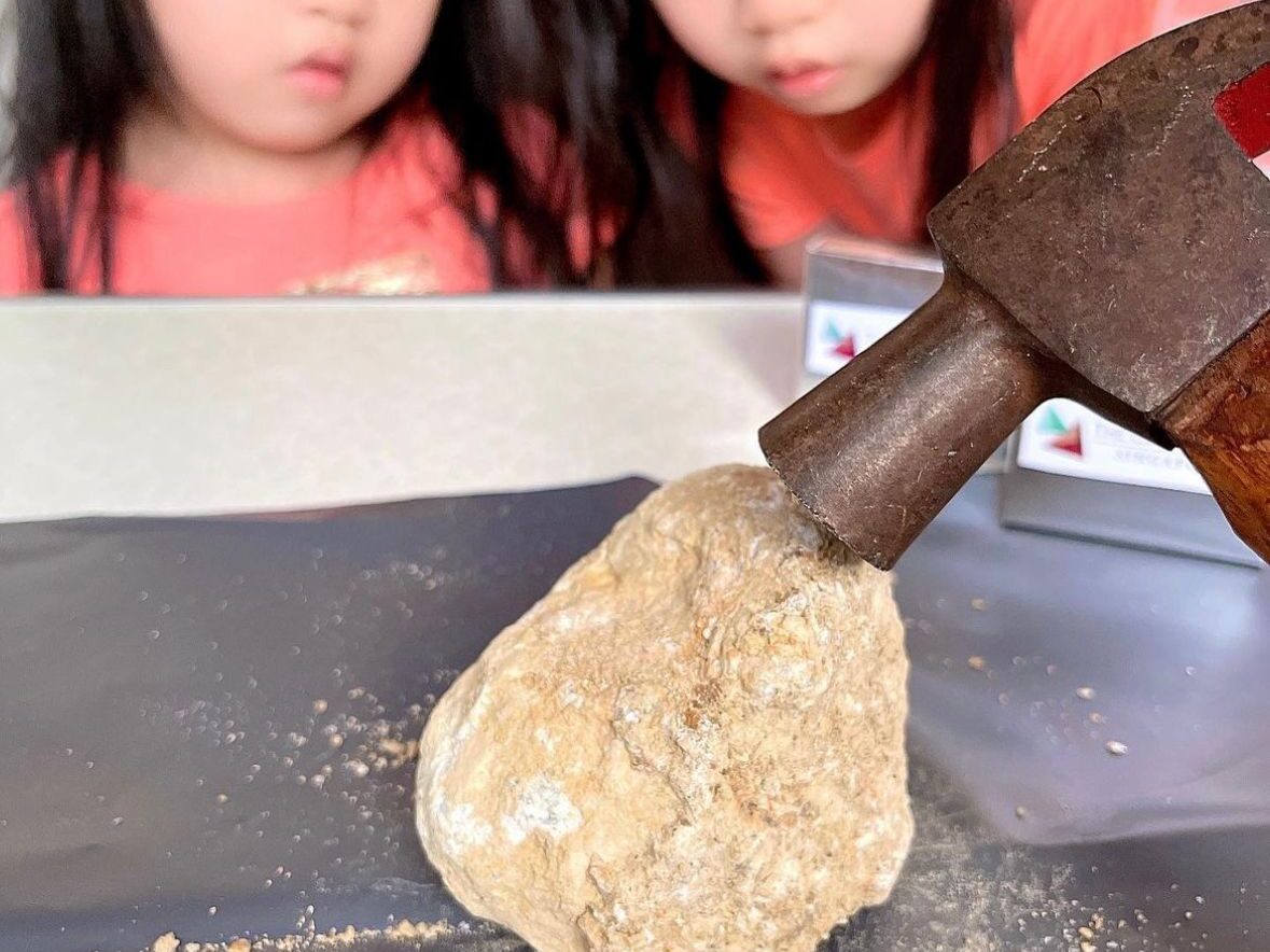 Geode Breaking @ The Gem Museum - Gem Rendezvous
